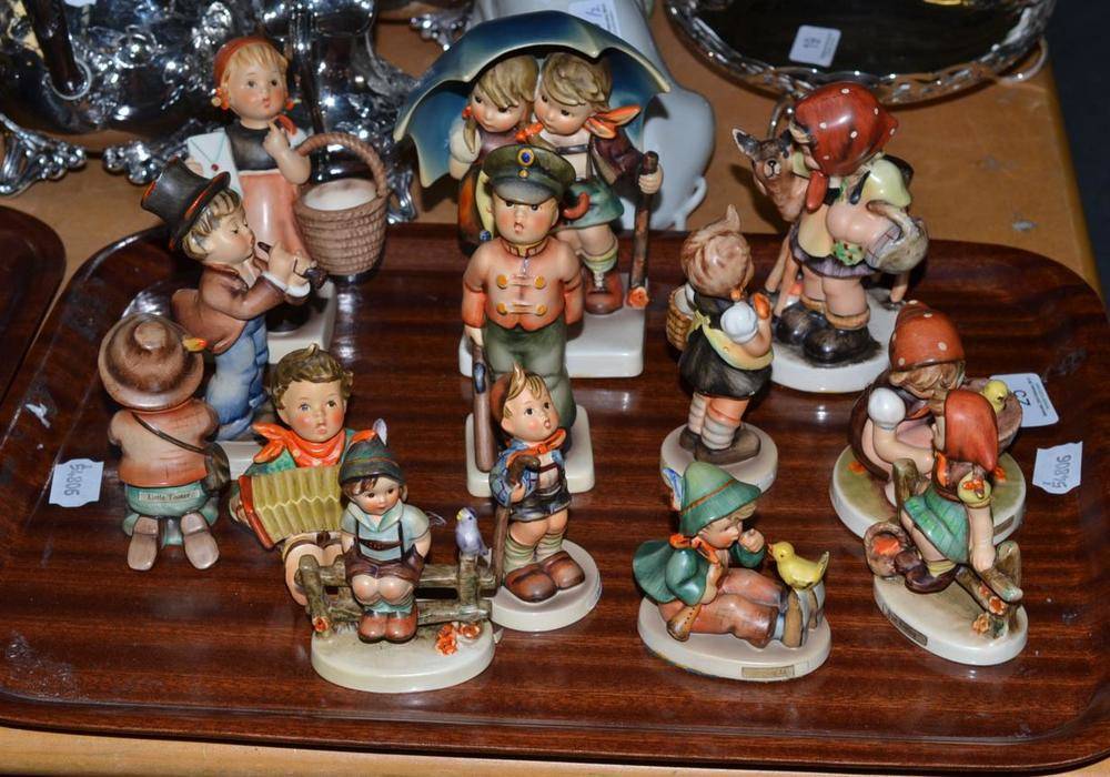 Lot 25 - A large Hummel figure of a boy and girl under