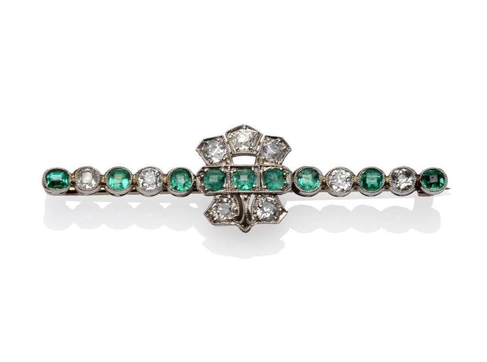 Lot 441 - An Emerald and Diamond Bar Brooch, circa