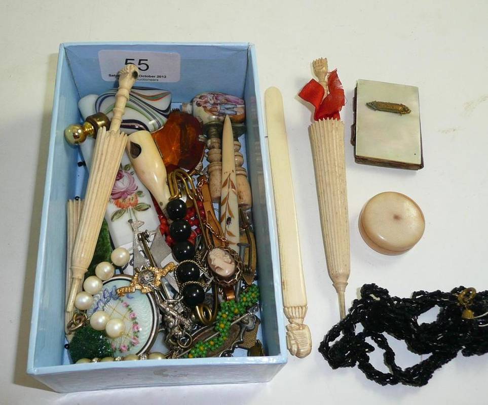 Lot 55 - Small bone and ivory pieces including