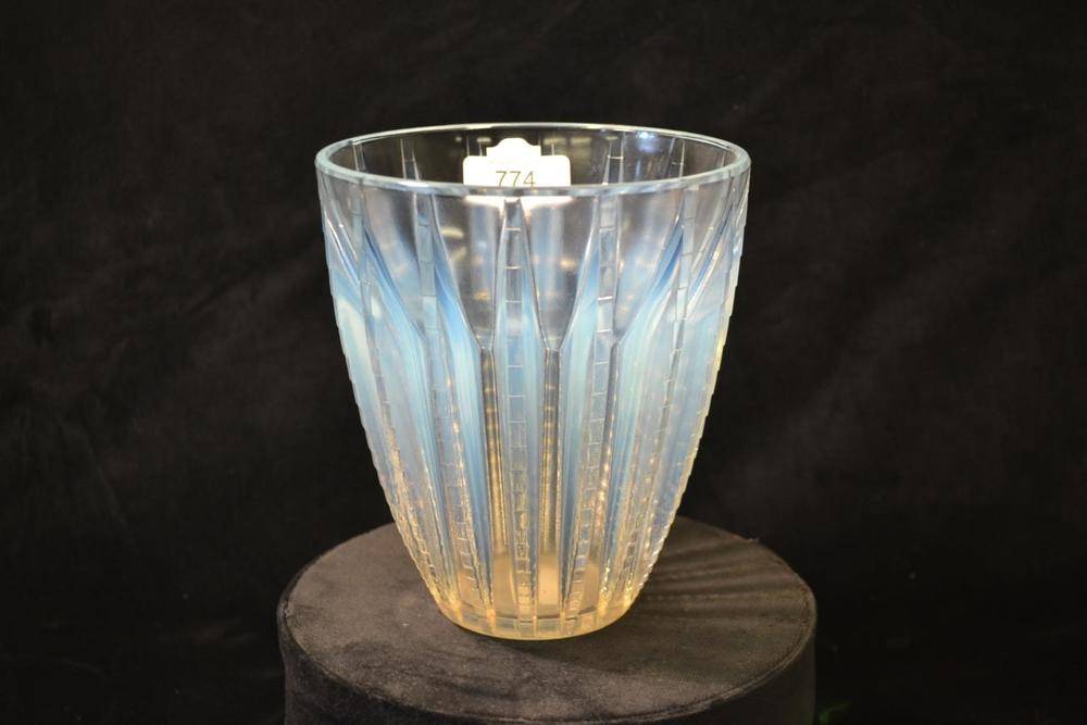 Lot 774 - A René Lalique Chamonix Opalescent and Clear