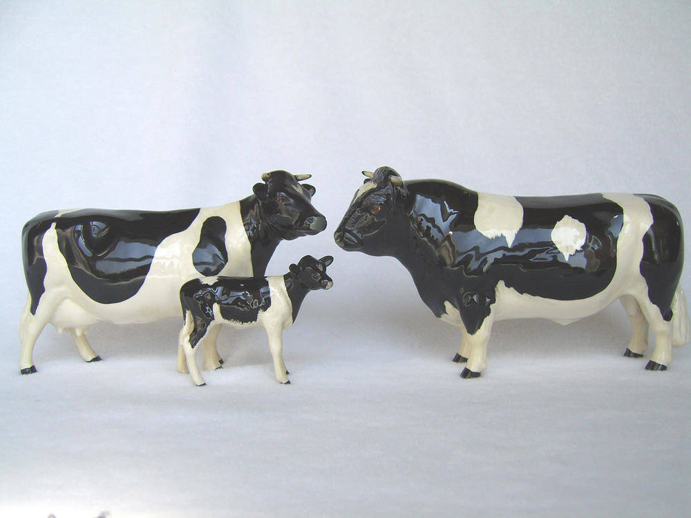 Lot 1058 - Beswick Friesian Bull Ch. 'Coddington Hilt