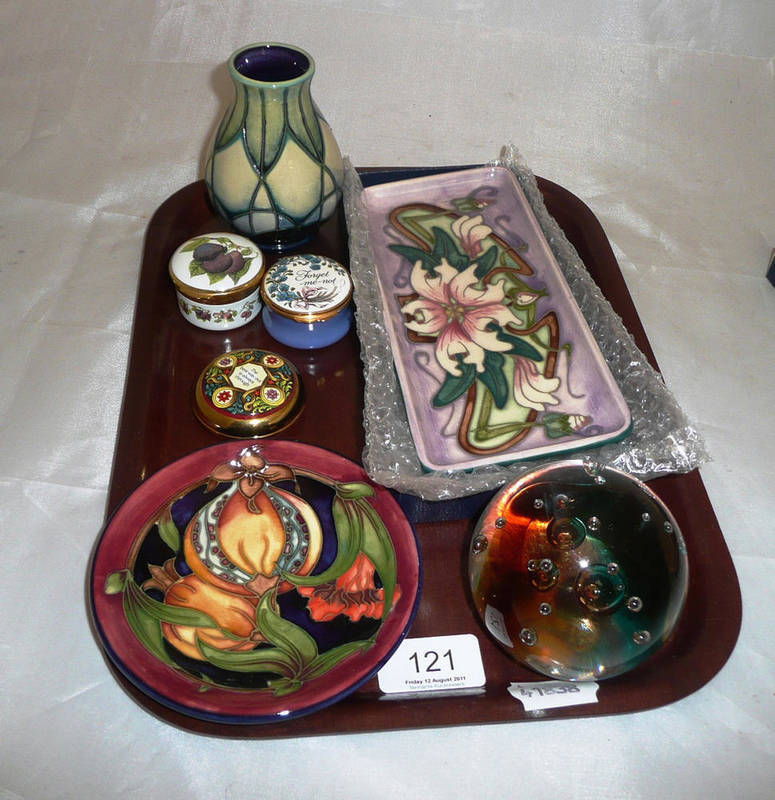 Lot 121 - A Moorcroft tray, dish and vase, Caithness