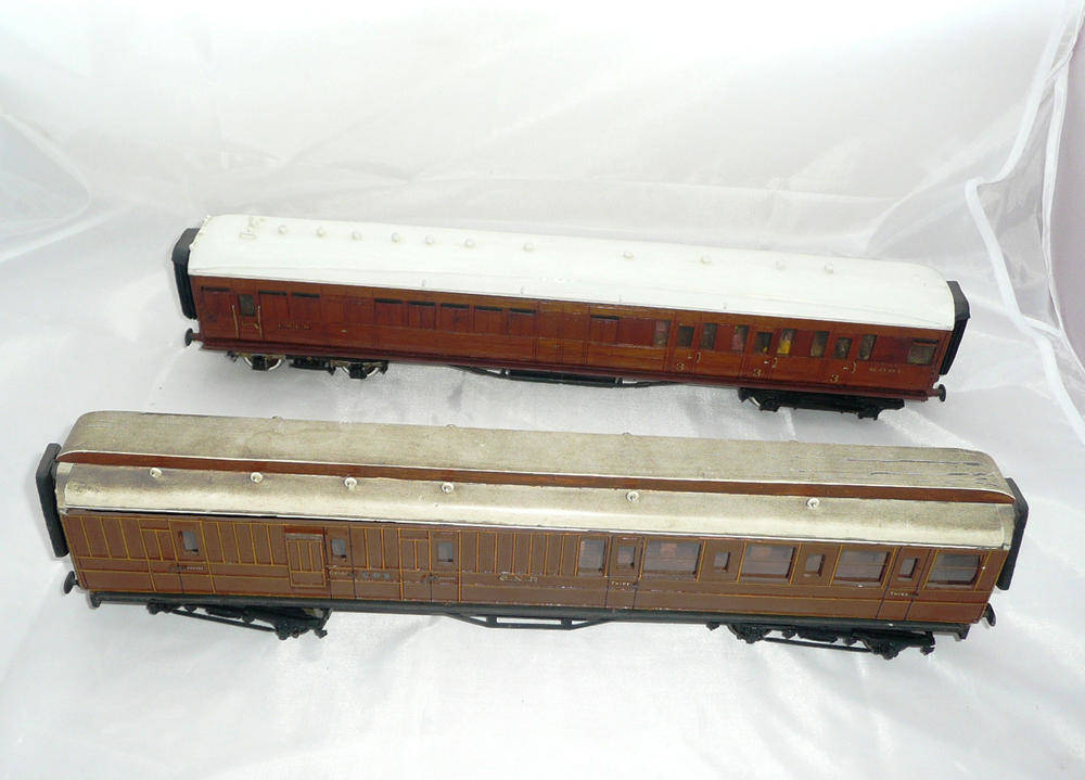 Lot 1001 - Two Kit Built Wooden 'O' Gauge Bogie