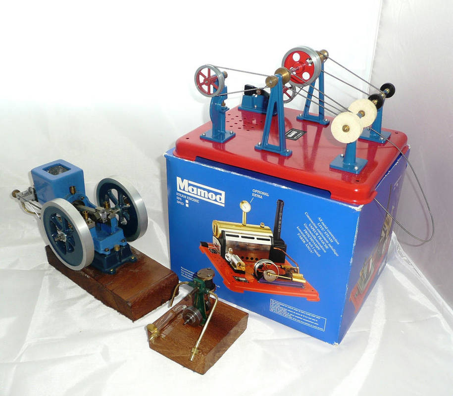 Lot 1083 - Two Stationary Engines - Little Wonder
