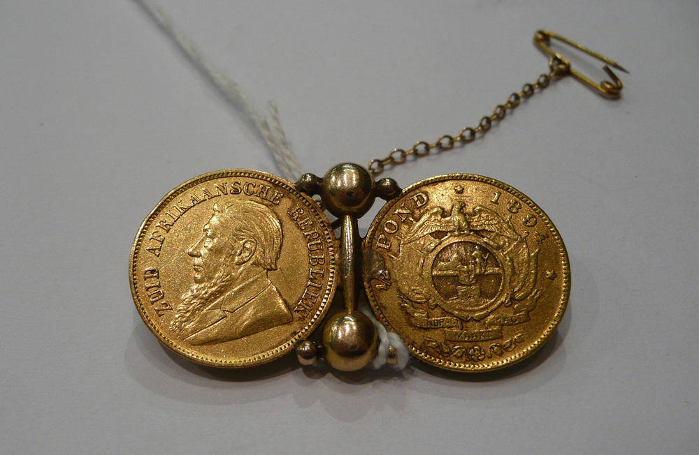 Lot 197 - Gold coin brooch