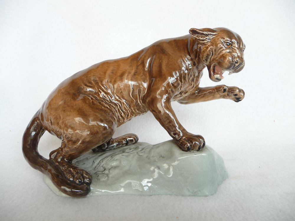 Lot 1112 - Beswick Puma on Rock style two, model No.