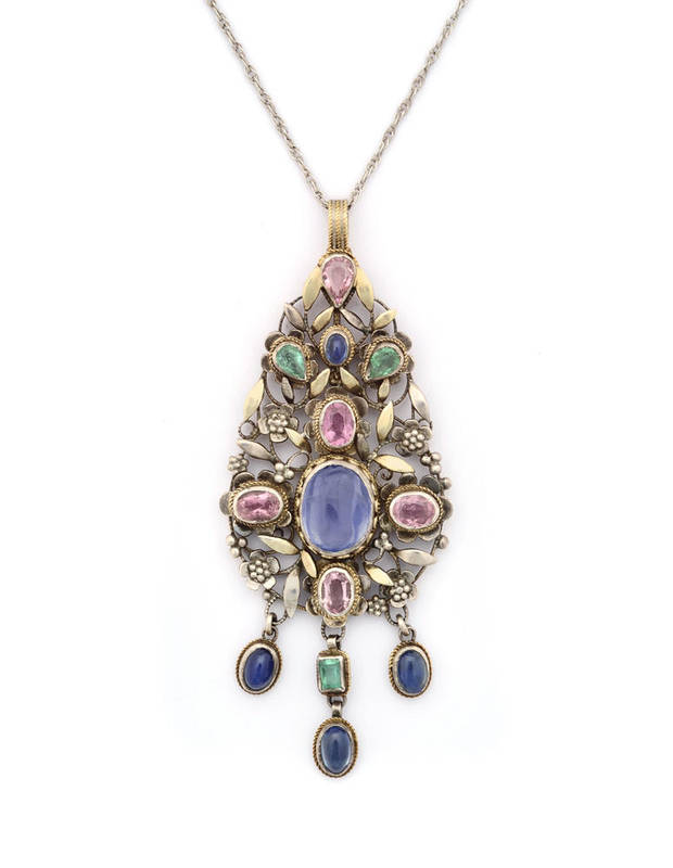 Lot 196 - An Arts and Crafts 'Phyllida' Pendant on