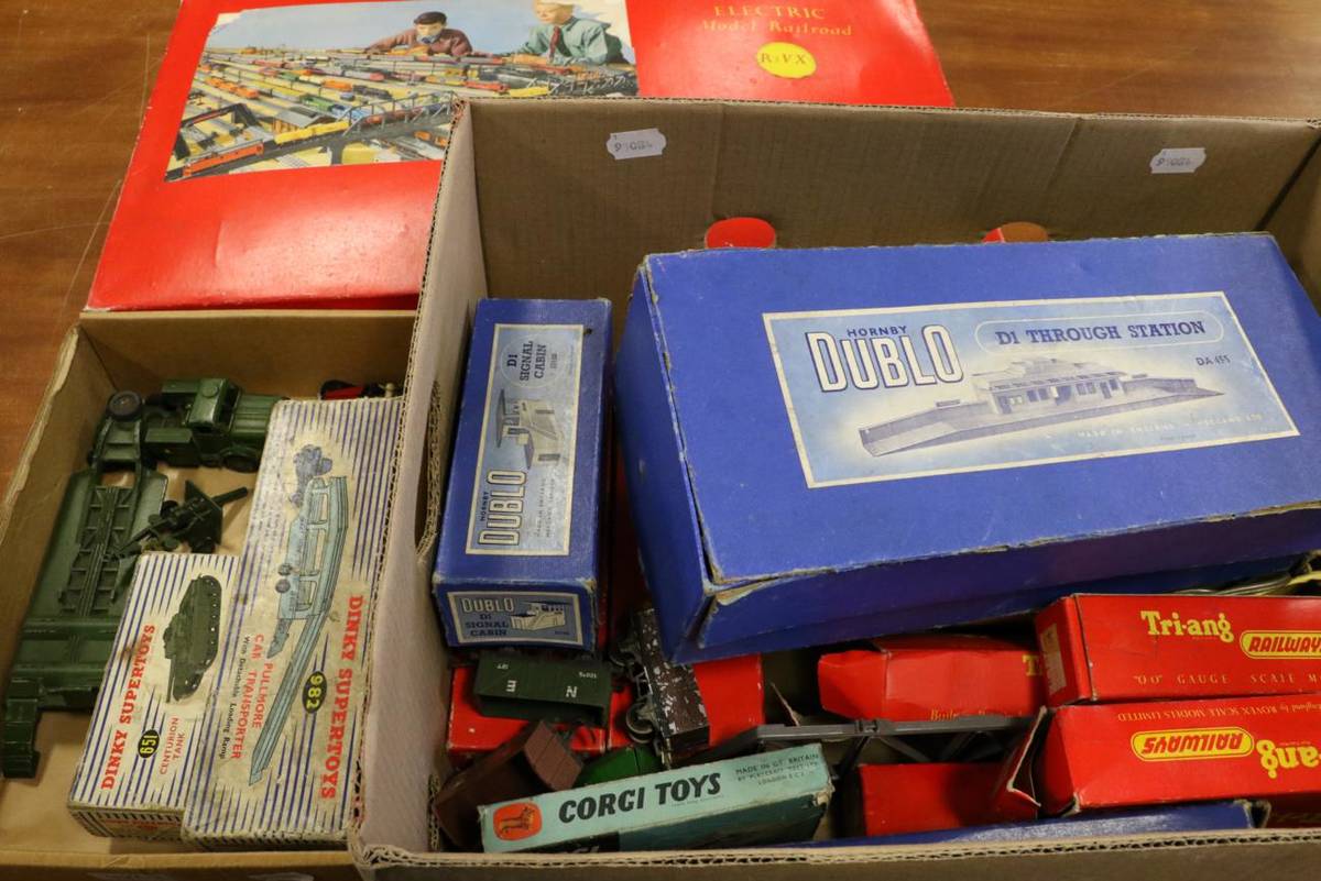 Lot 3253 - Triang Railways OO/HO Gauge Set R3VX