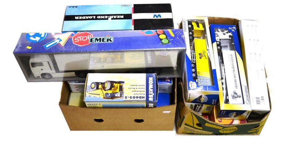 Lot 228 - Nineteen Boxed Large Scale Diecast