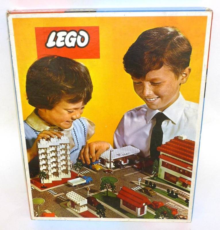 Lot 74 - A Boxed Lego 810 Construction Set, containing