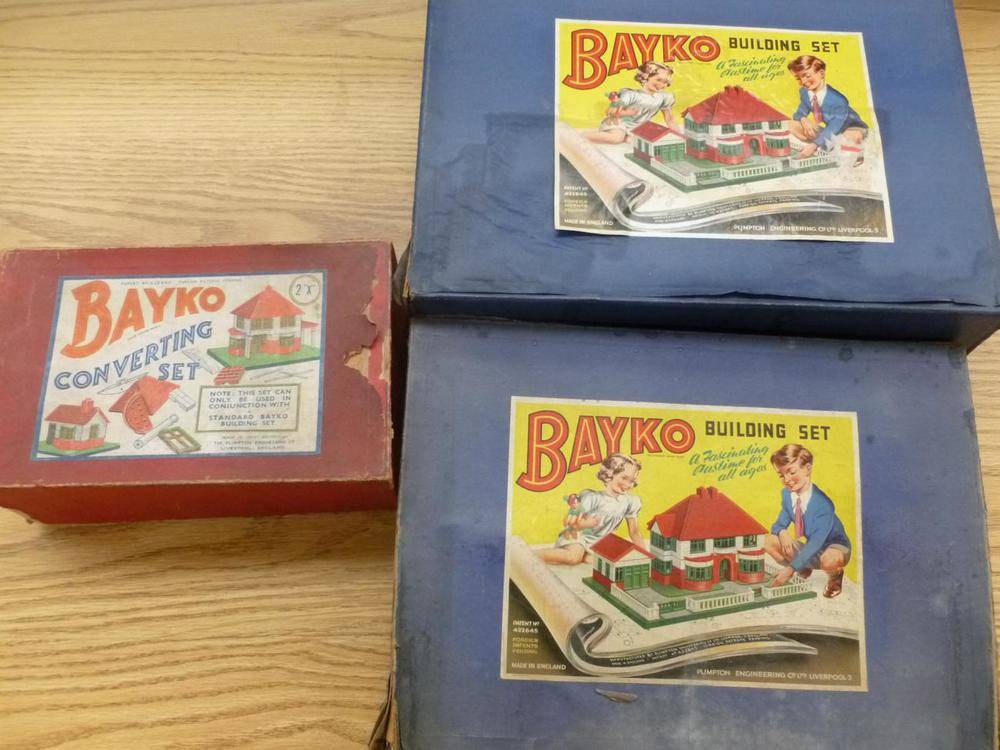 Lot 53 - Three Boxed Bayko Building Sets - Set No.2