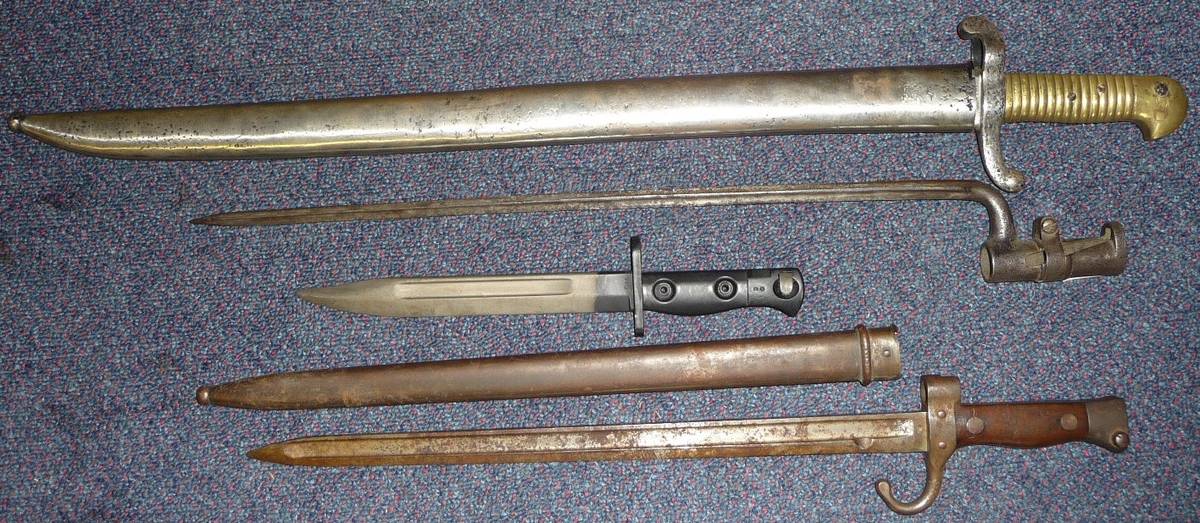 Lot 159 - A French Model 1842 Yataghan Sword Bayonet,