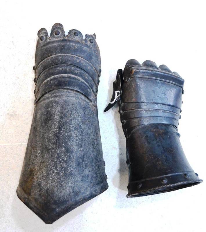 Lot 152 - An Early 17th Century Gauntlet, the hinged