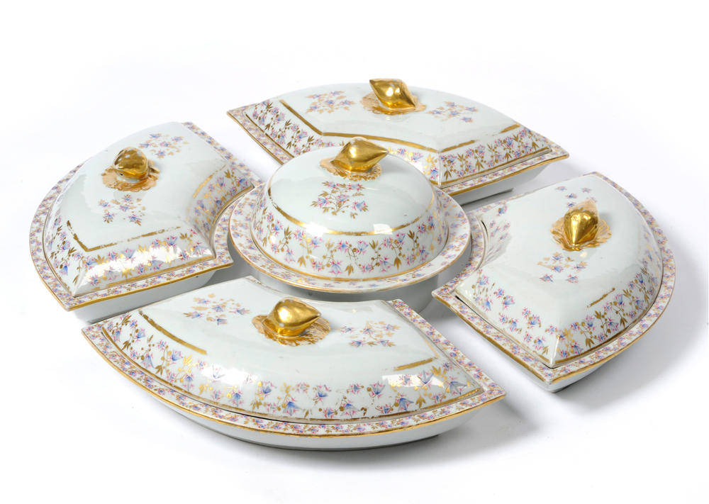 Lot 104 - A Chinese Export Porcelain Supper Set, late