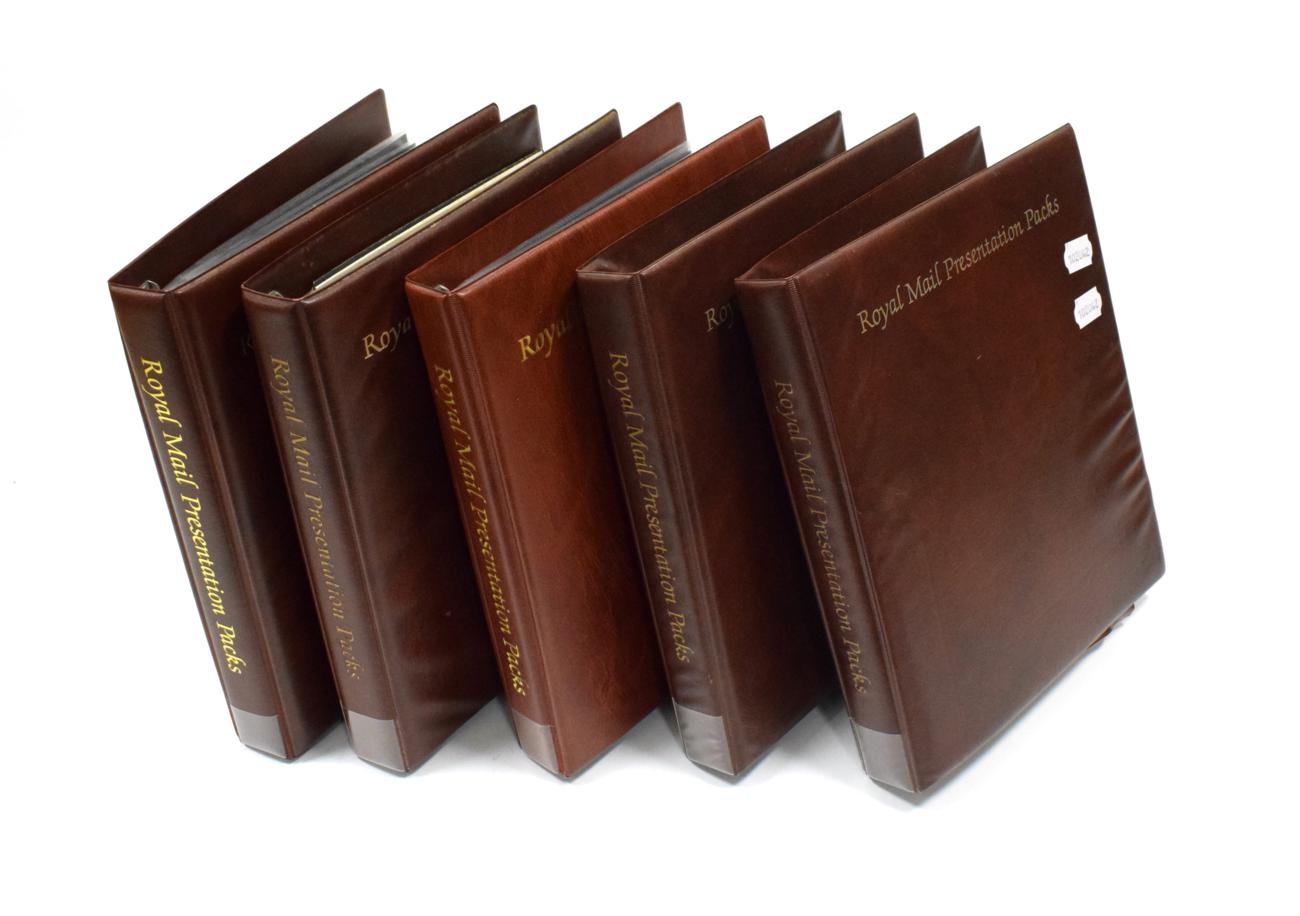 Lot 554 - GB Presentation Packs 1970's to 2006.