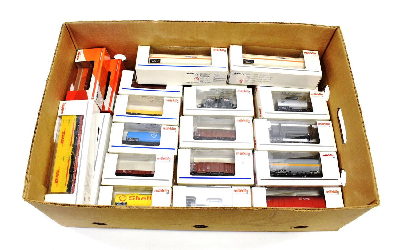 Lot 3315 - Marklin HO Gauge Wagons including 2x47705