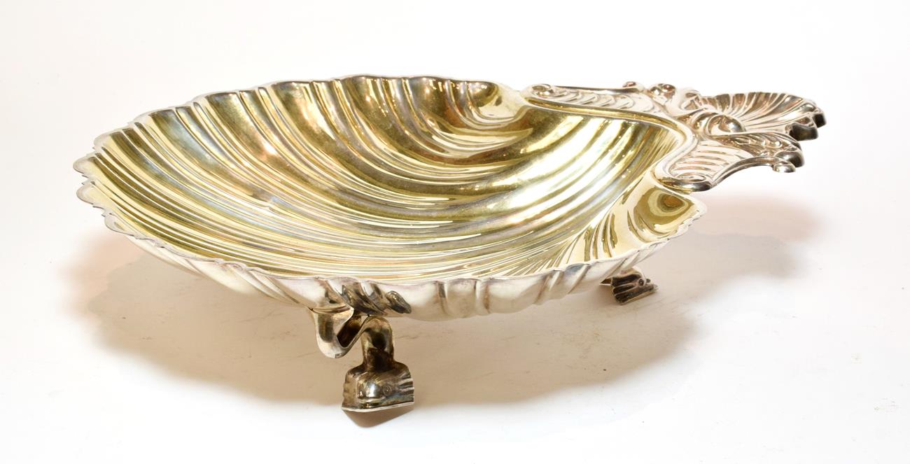Lot 398 - An Italian silver shell shaped dish, 800