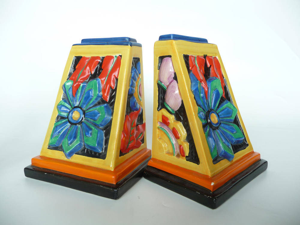 Lot 1455 - A Pair of Clarice Cliff Floreat Bookends,