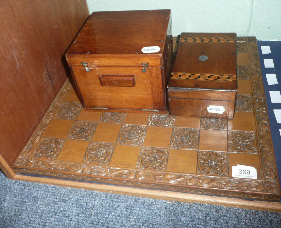 Lot 369 - A bone Barleycorn pattern chess set in