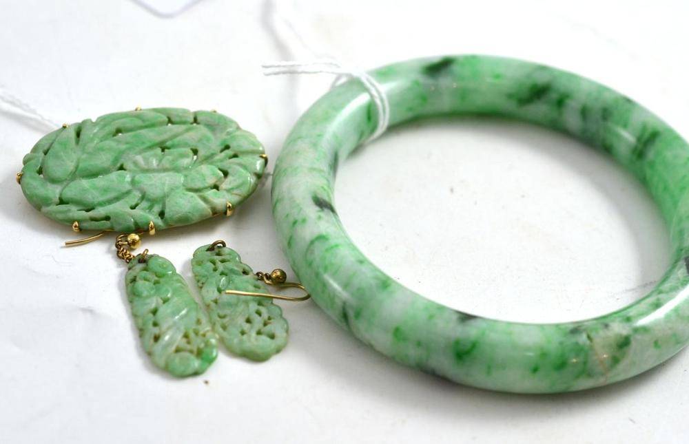 Lot 265 - A Jadeite Bangle, of solid polished form; A