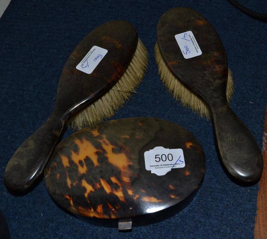 Lot 500 - A silver gilt and tortoiseshell manicure set