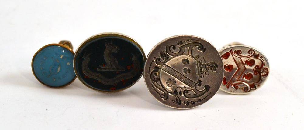 Lot 580 - An 18th century silver fob seal with