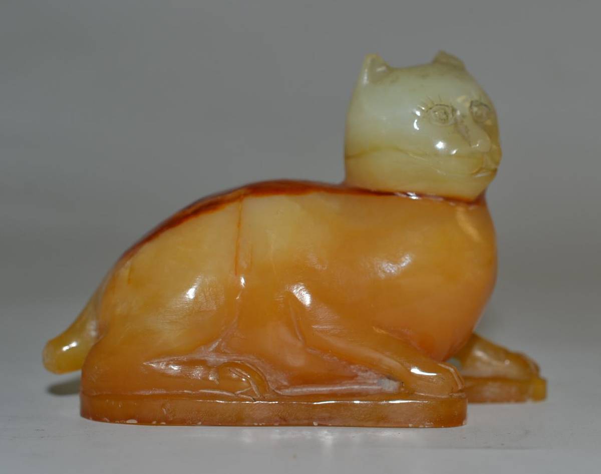 Lot 550 - Chinese jade cat, 5cm high